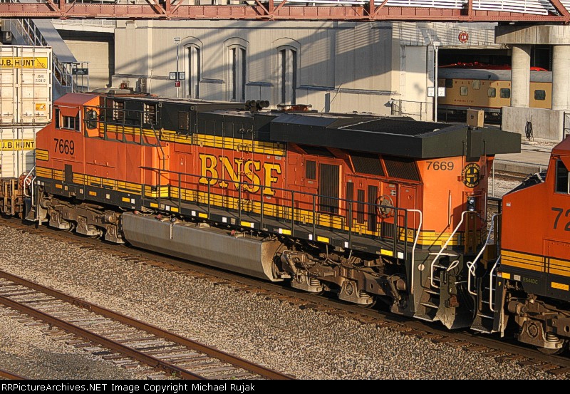 BNSF 7669